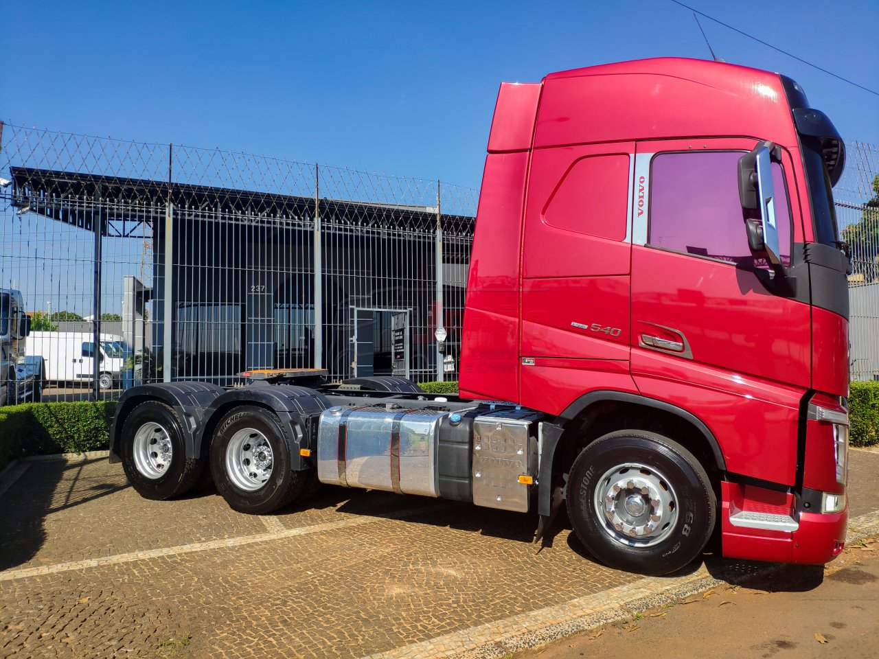 VOLVO FH 540 – 2 Japão Caminhões e Carretas