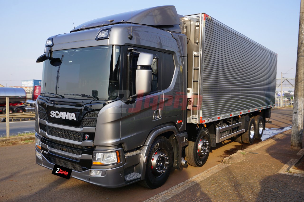 SCANIA P 320 – 2 Japão Caminhões e Carretas