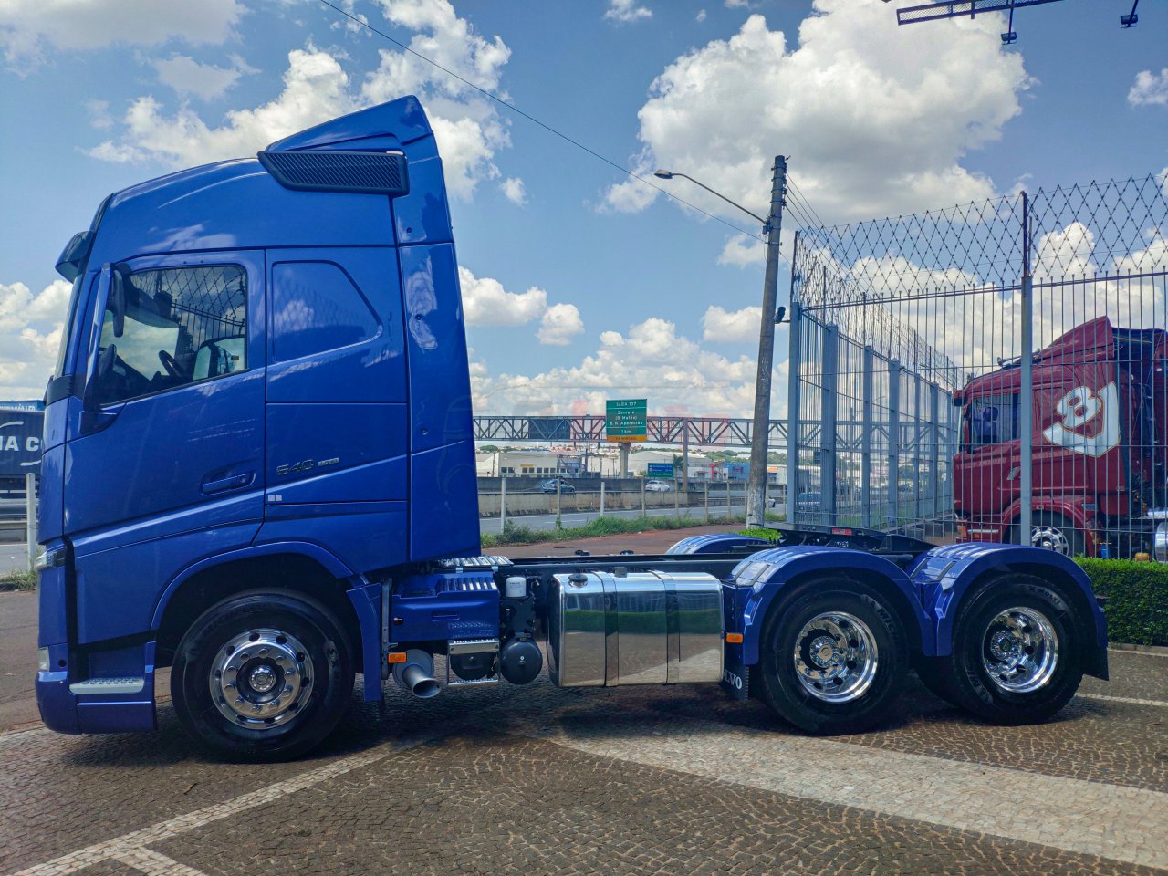VOLVO FH 540 – 2 Japão Caminhões e Carretas