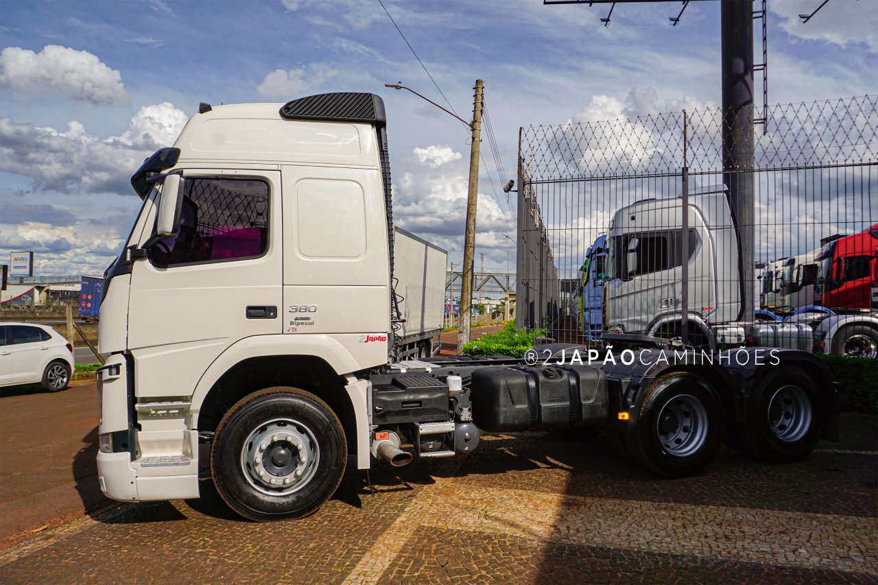 VOLVO FM 380 – 2 Japão Caminhões e Carretas