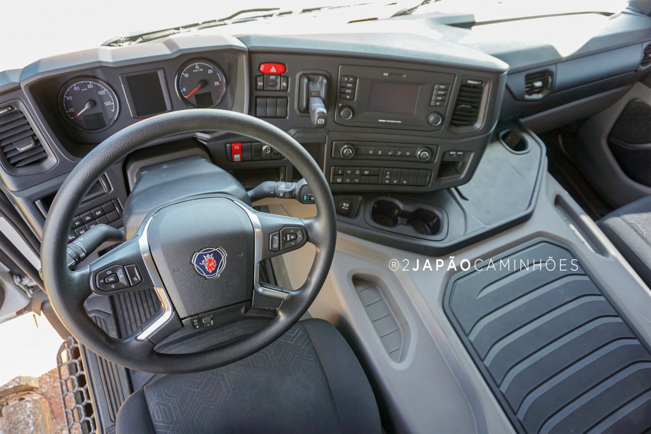SCANIA P 360 – 2 Japão Caminhões e Carretas